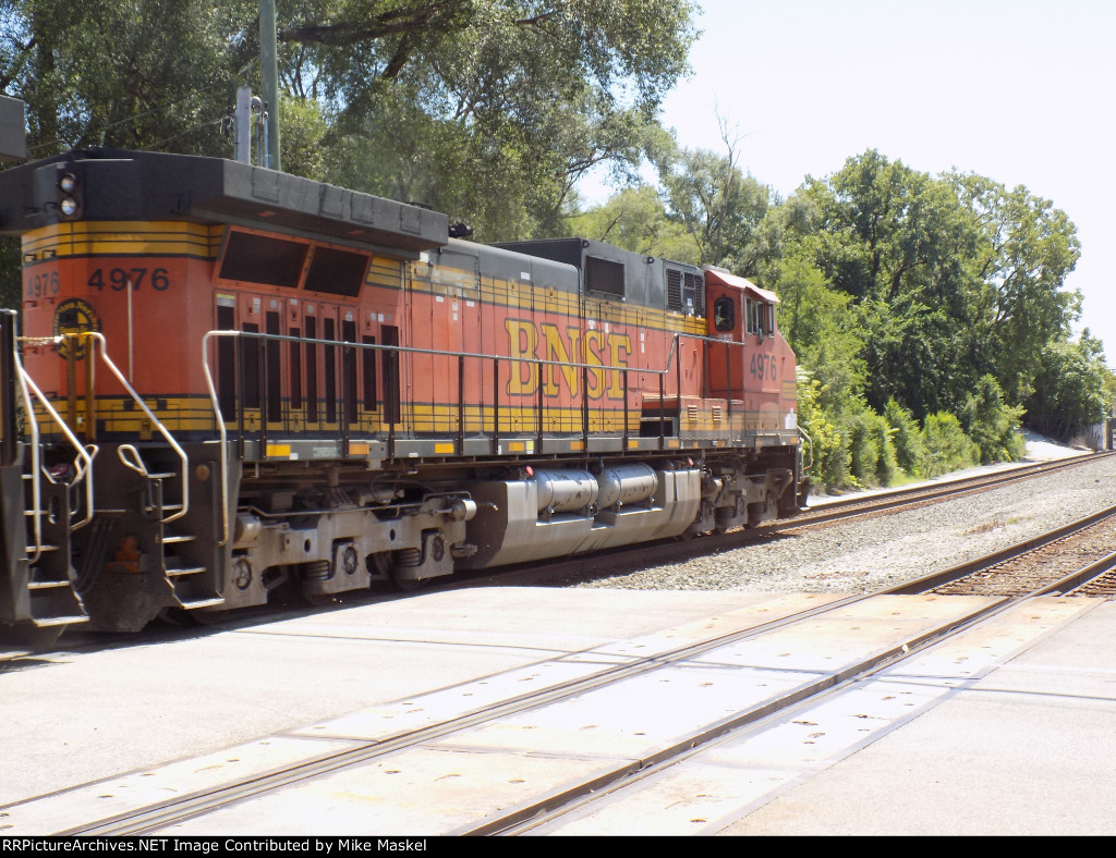BNSF 4976